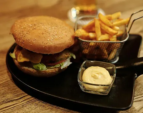 Restaurant & Bar in Iowa Falls | Food, Drinks & Activities